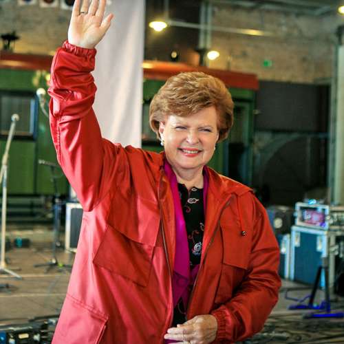 From a single red jacket to a movement «The Red Jackets» ← FOLD