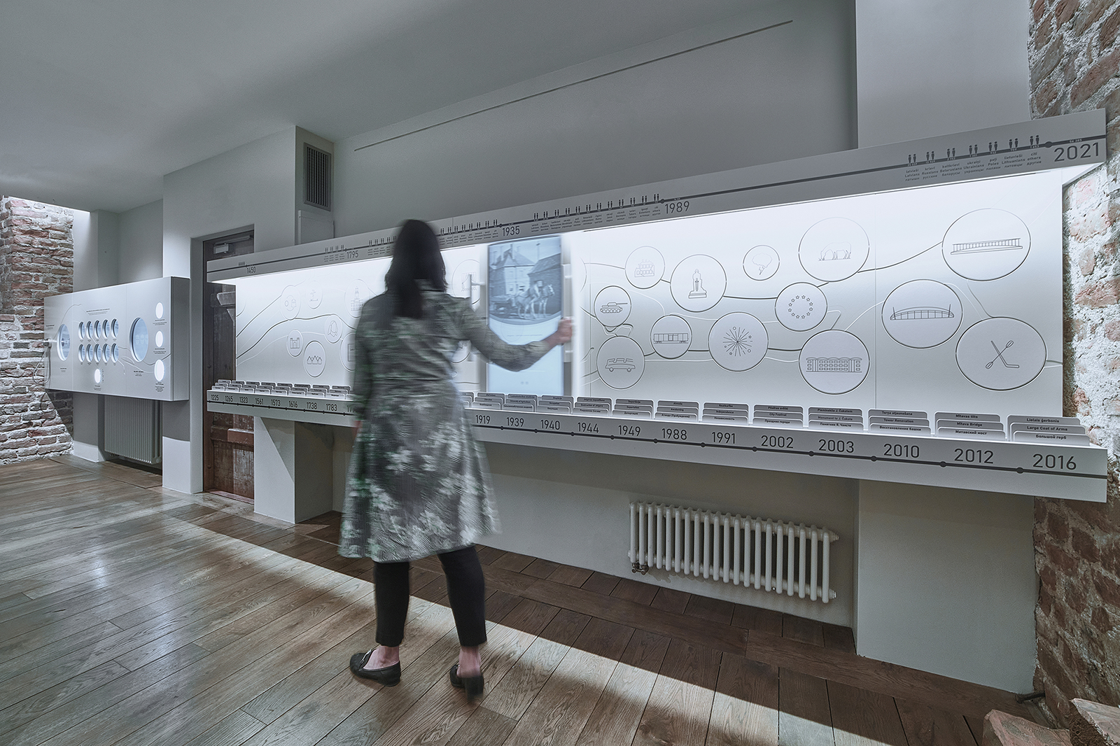 Exhibition Dual Reality by DJA ← FOLD